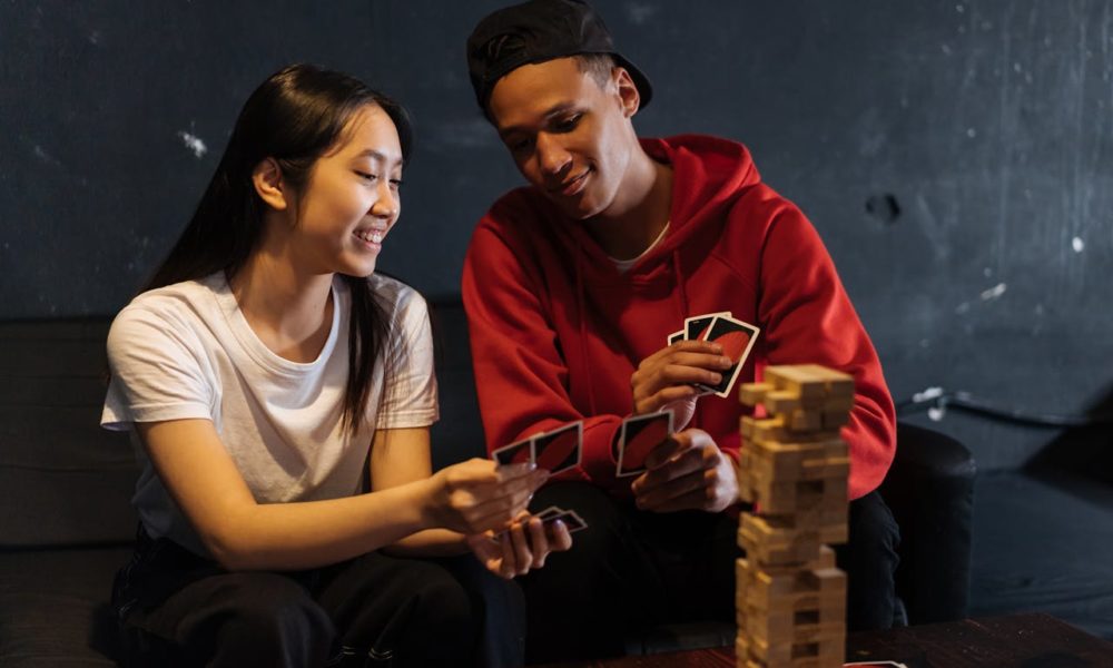 UNO: Understanding 'Shuffle Hands UNO' & Gameplay - Unigamesity