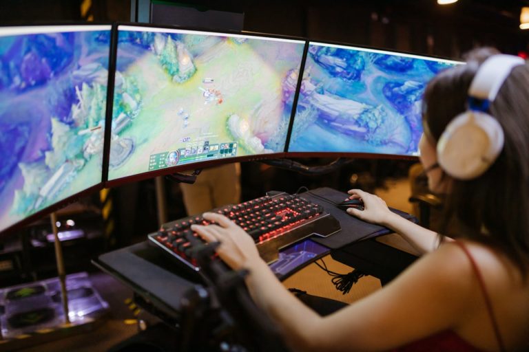 300+ Best Female Gamer Names To Use In 2024 - Unigamesity